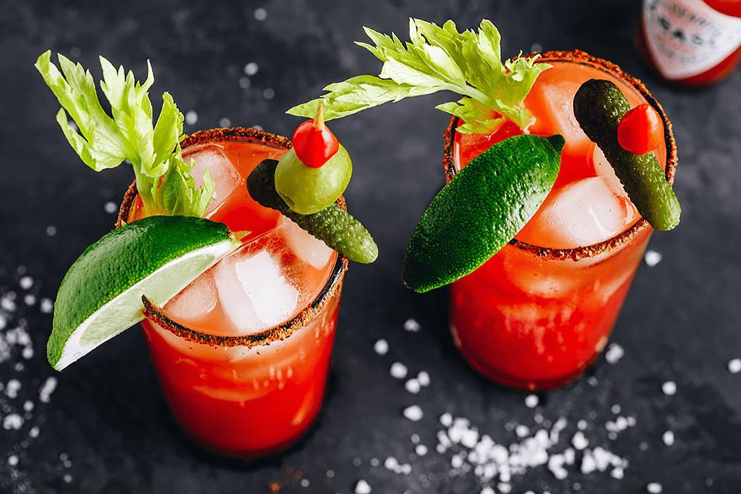 Pro Guide: Garnishes for Cocktails - Types & How To | OHLQ