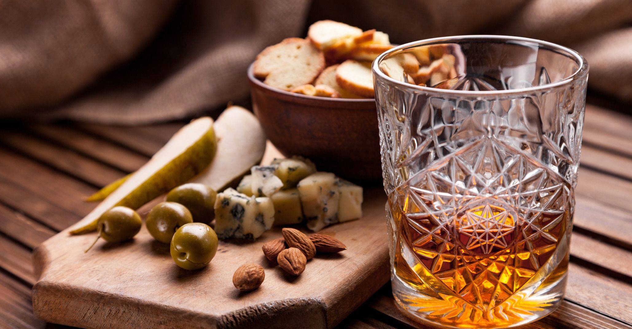 Sipping Whiskey Guide | How to Drink Whiskey | OHLQ