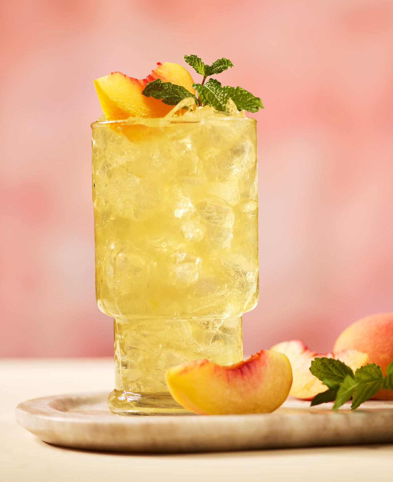Bourbon Peach Smash Cocktail Recipe | OHLQ.com