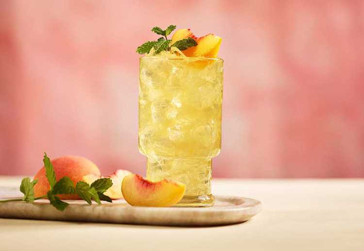 Bourbon Peach Smash Cocktail Recipe | OHLQ.com