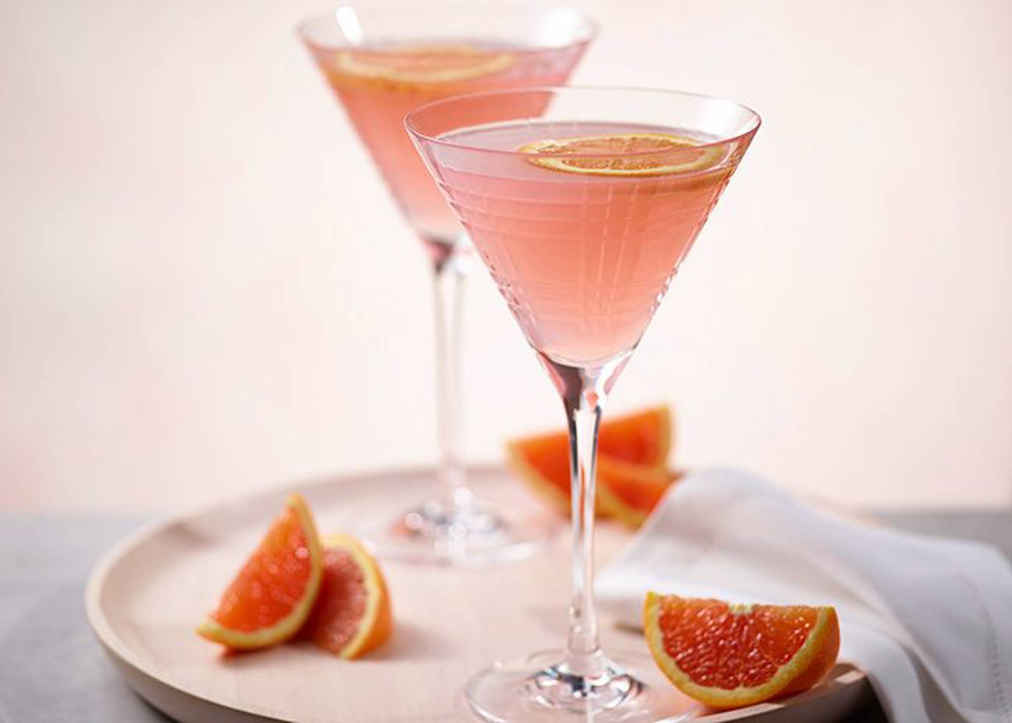 Classic Cosmopolitan Cocktail Recipe | OHLQ.com