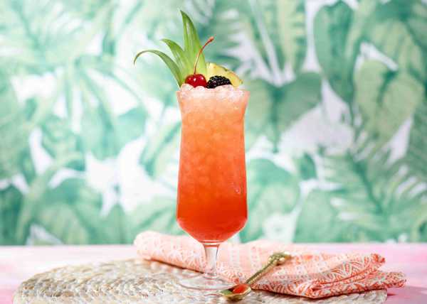 Make a Rum Runner Cocktail | OHLQ.com