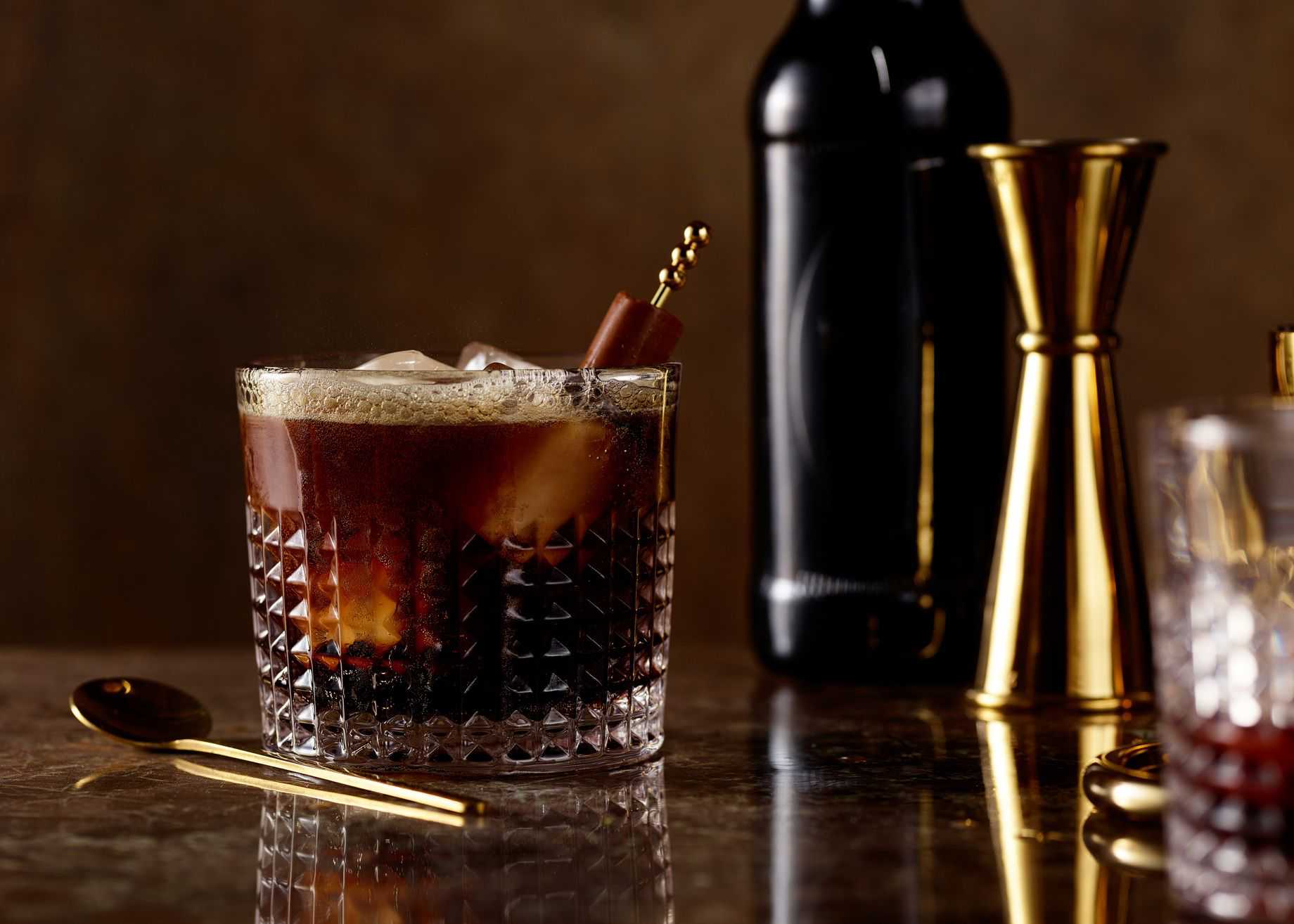 Tootsie Roll Drink (Coffee Liqueur & Root Beer) | OHLQ.com